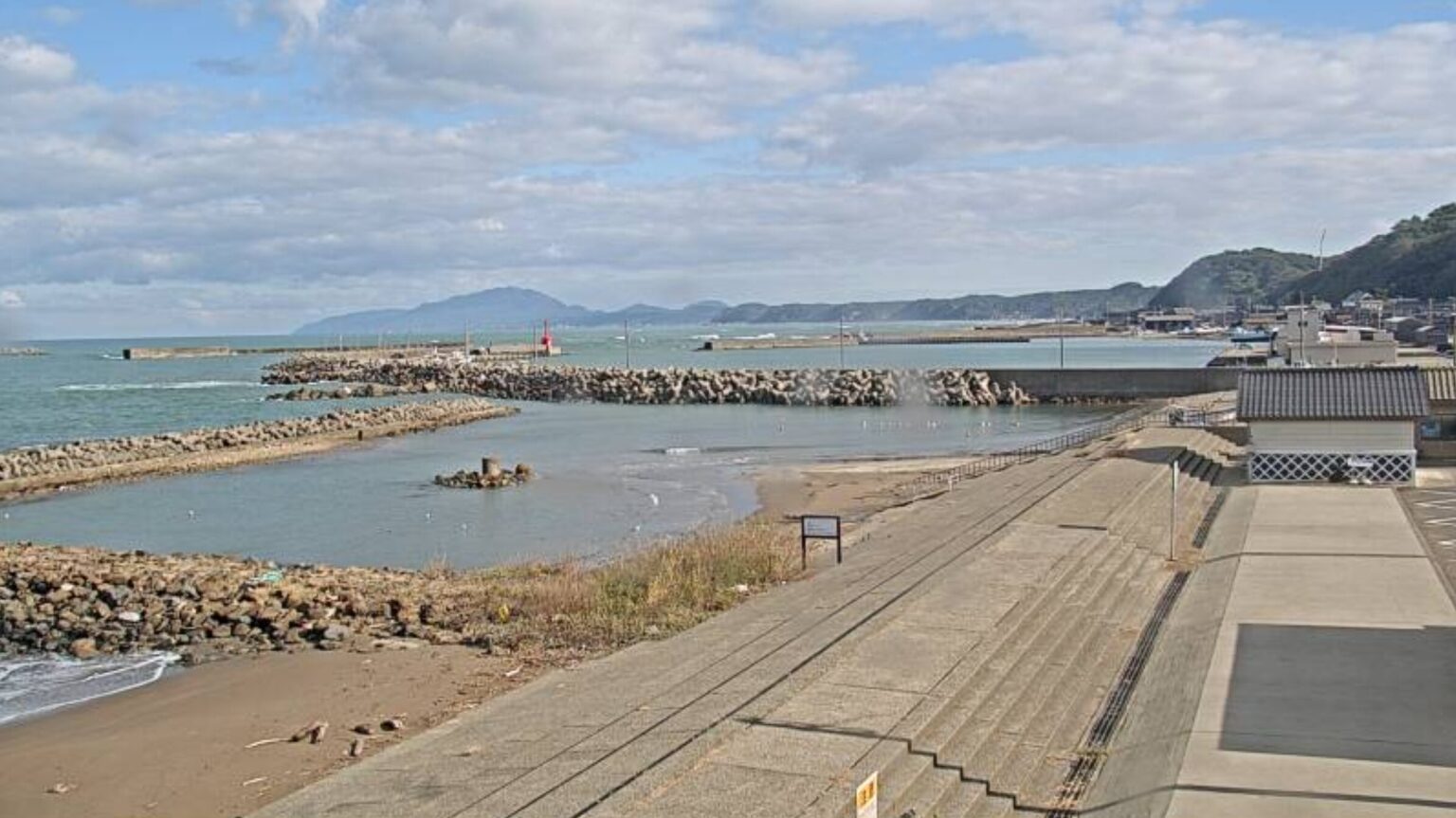 NCT出雲崎漁港ライブカメラ(新潟県出雲崎町尼瀬) | ライブカメラDB